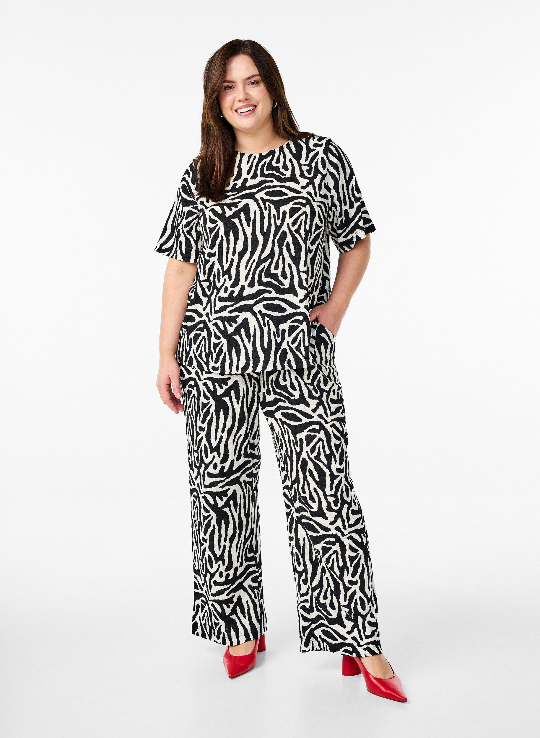 Byxor med zebramönster - Svart - Strl. XXXL - Zizzi